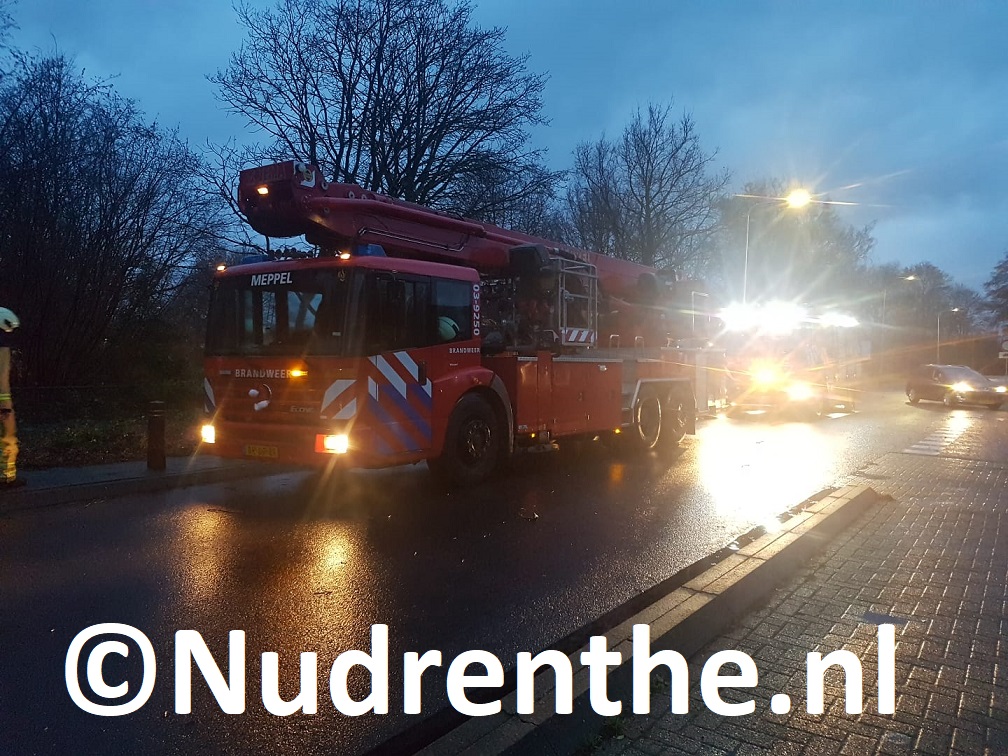 Kleine boom over de weg op de Zomerdijk in Meppel - Numeppel.nl | Boven ...