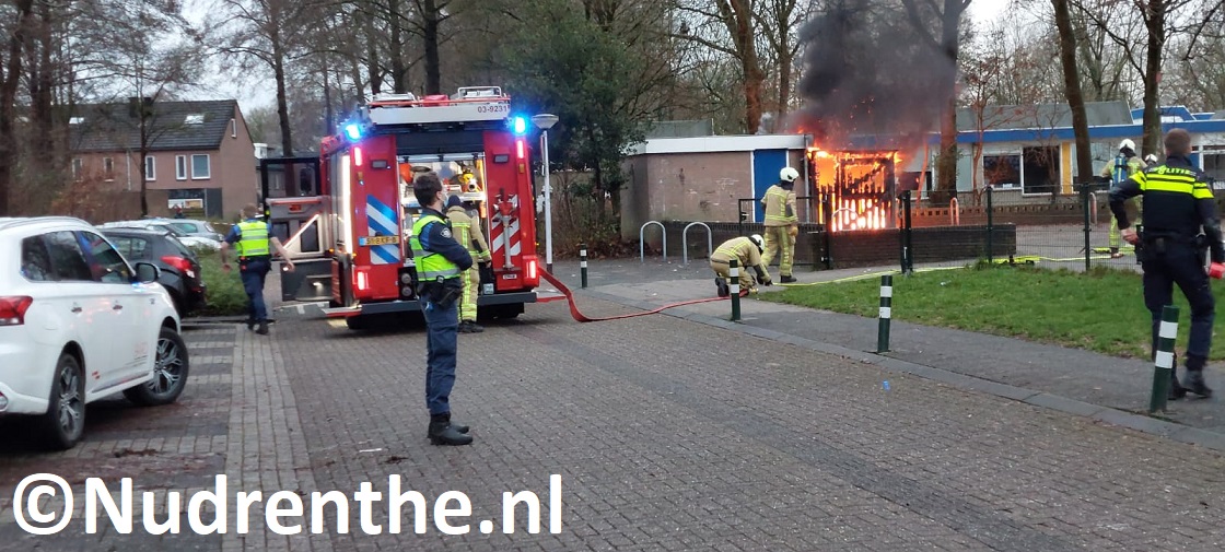 Schuurtje volledig in de brand bij de Anne Frankschool aan de K.P.Laan ...