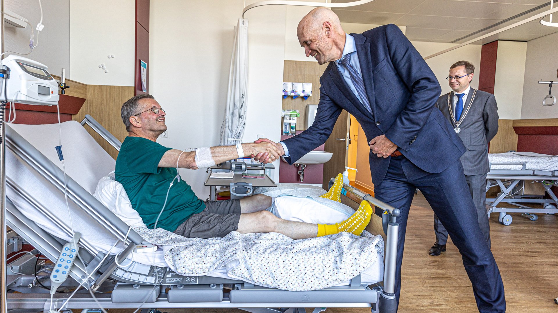 Minister Kuipers opent ‘voorbeeld-ziekenhuis in Meppel - Numeppel