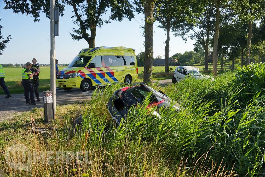 Update: Gewonde na botsing met twee auto’s op kruising in Nijeveen - Numeppel