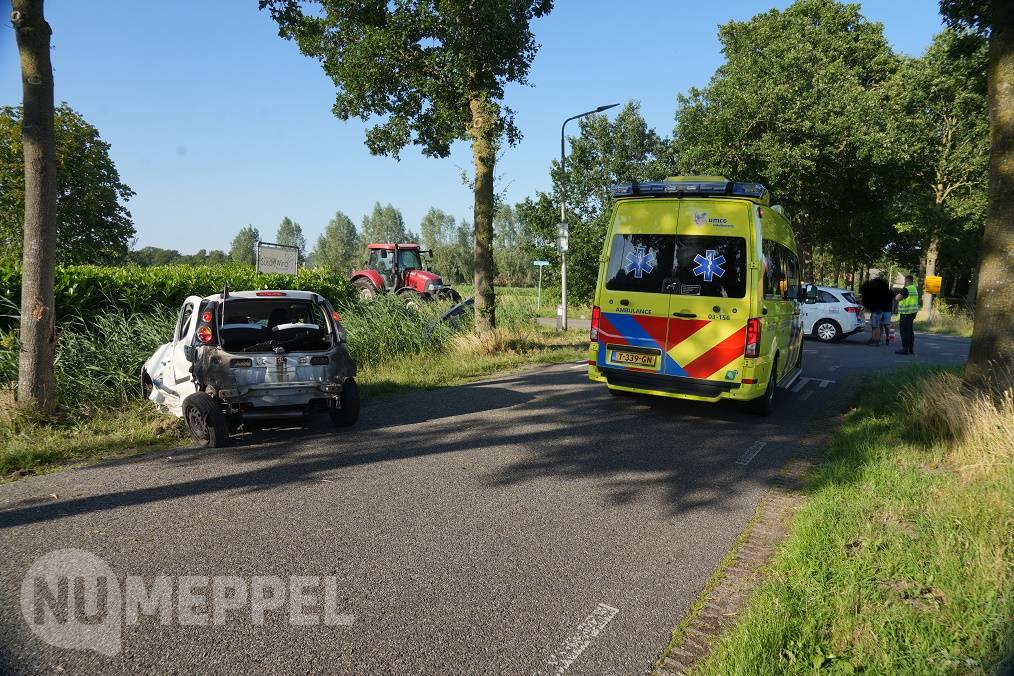 Update: Gewonde na botsing met twee auto’s op kruising in Nijeveen - Numeppel
