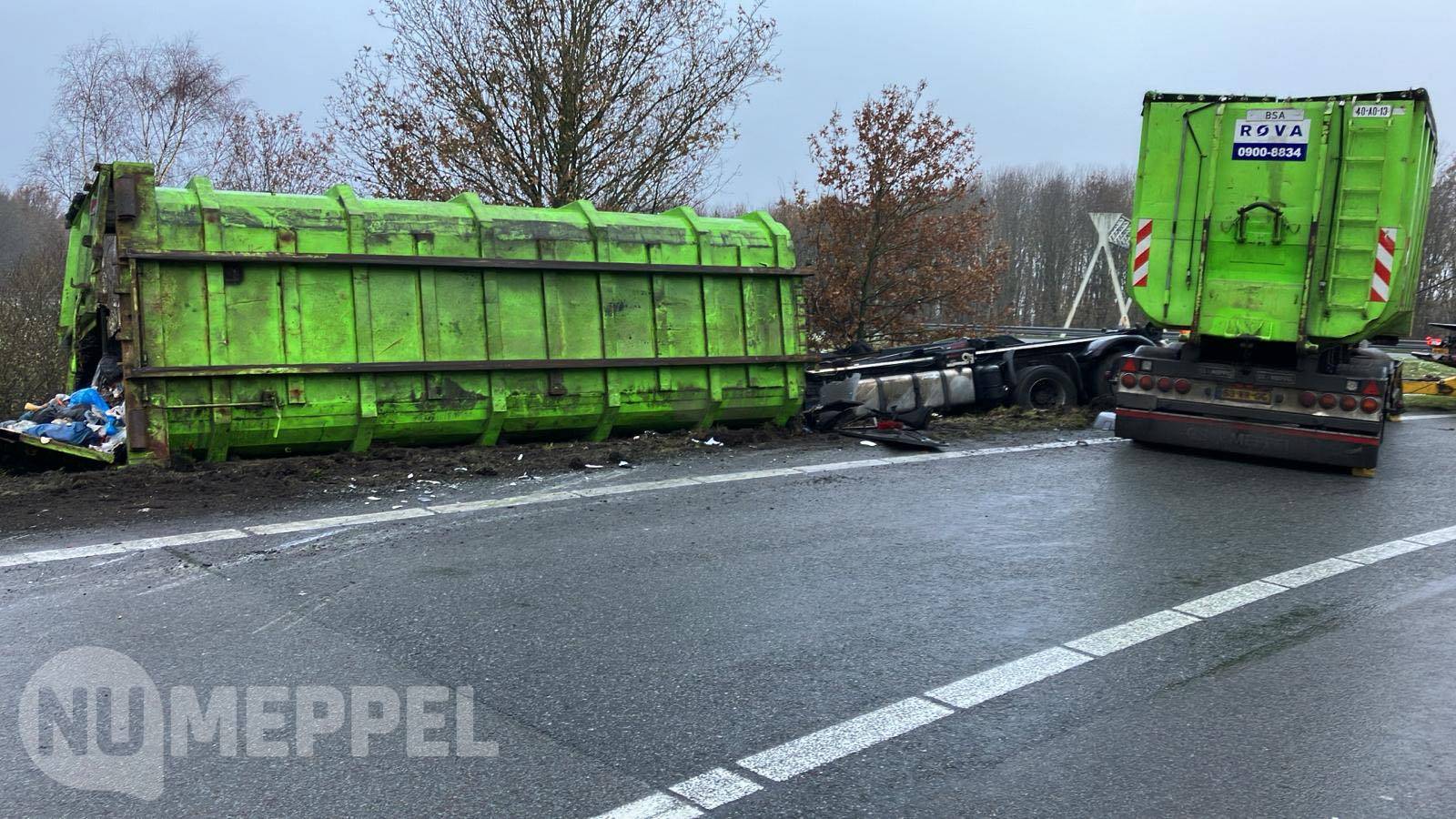 Update: A28 dicht tussen Meppel en Hoogeveen door een gekantelde vrachtwagen - Numeppel