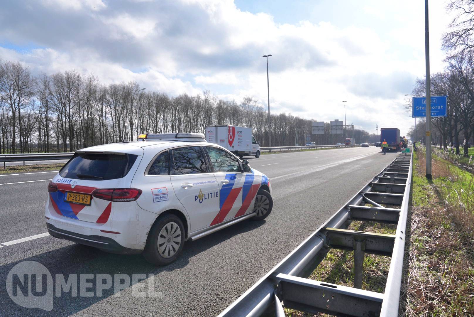 Botsing tussen auto en vrachtwagen op A28 bij knooppunt Lankhorst - Numeppel