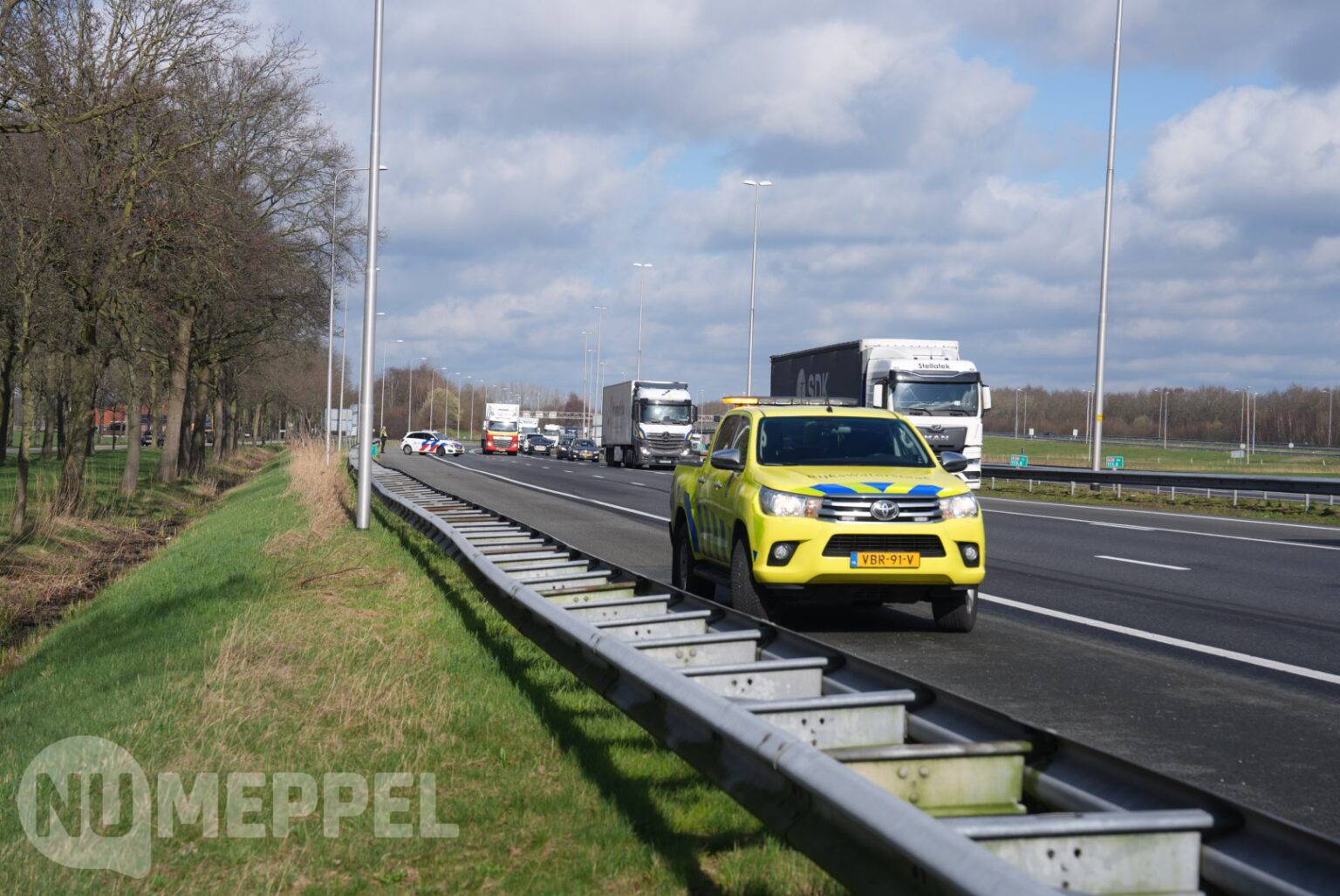 Botsing tussen auto en vrachtwagen op A28 bij knooppunt Lankhorst - Numeppel