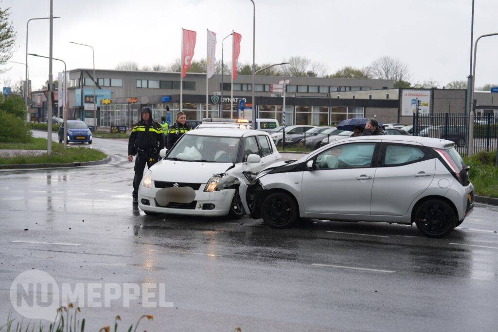 Twee auto’s met elkaar in botsing in Meppel - Numeppel