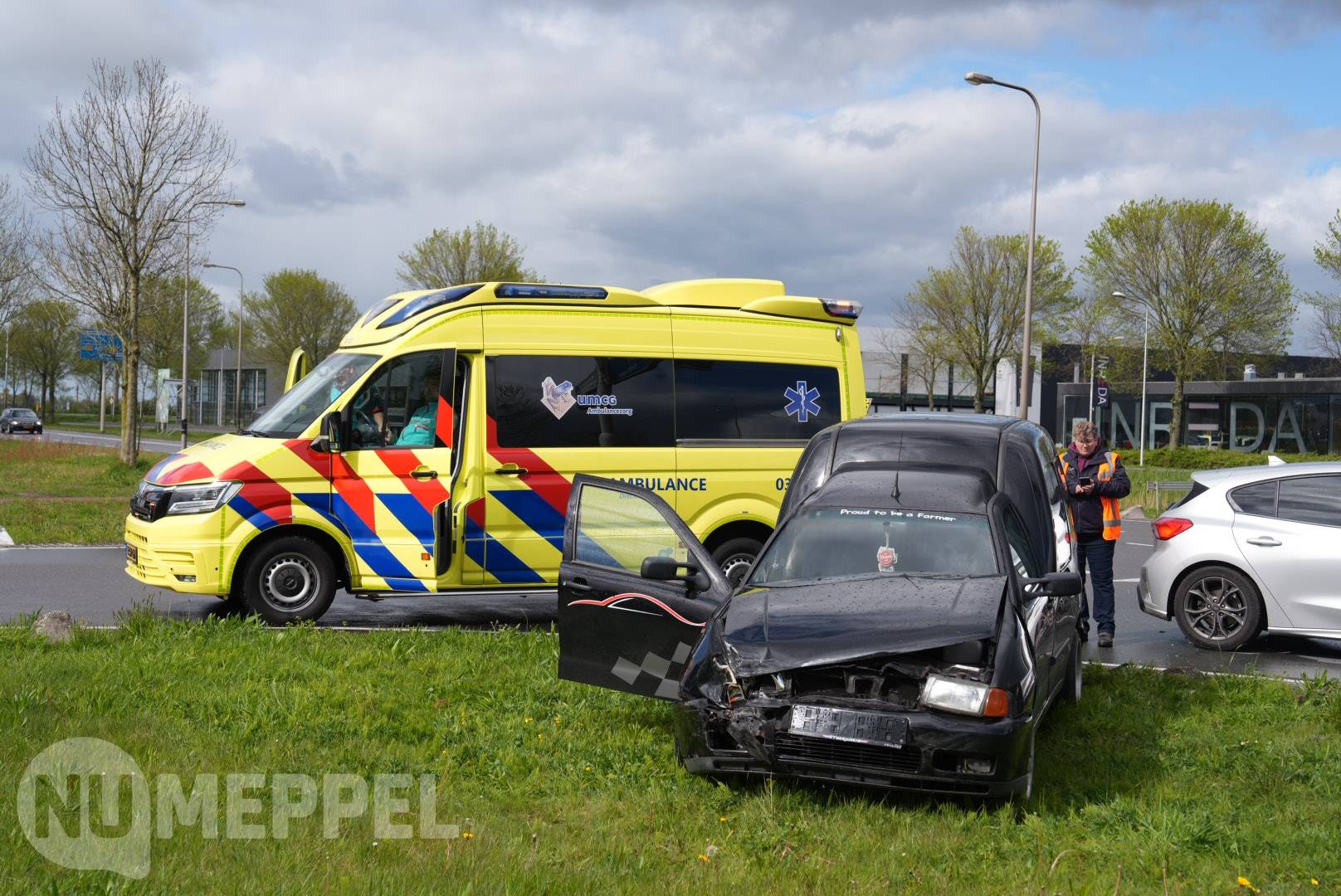 Botsing tussen auto en busje op Handelsweg in Meppel - Numeppel