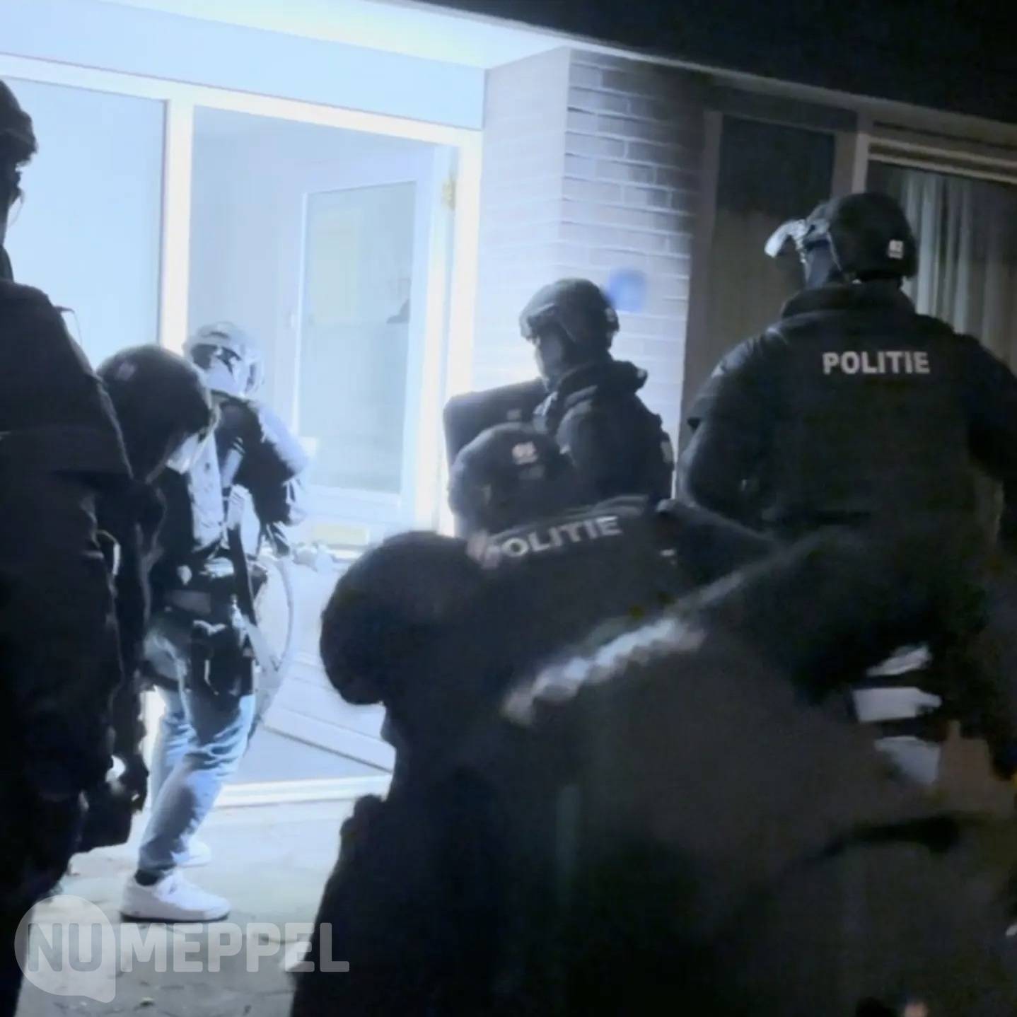 32-jarige verdachte aangehouden na inval in woning - Numeppel