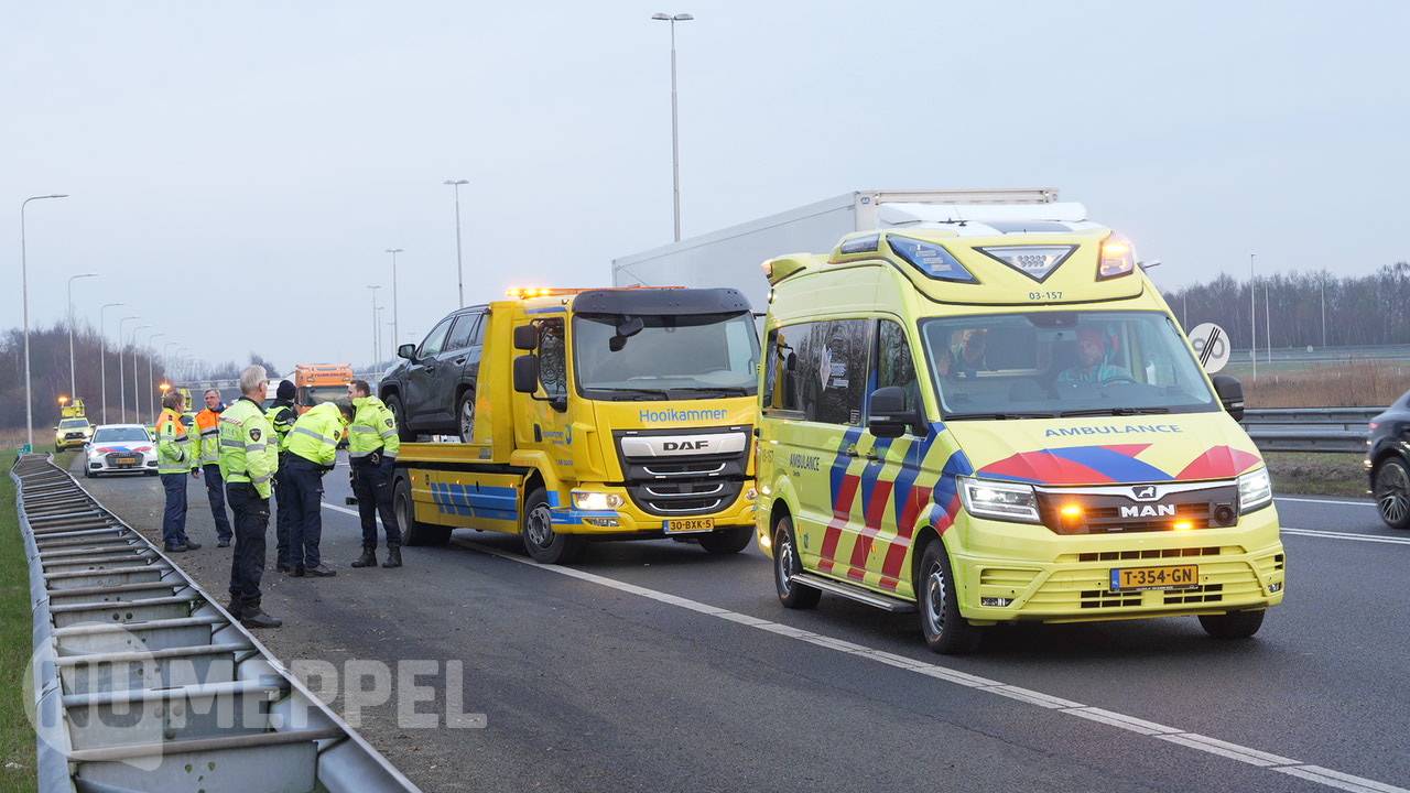 Ongeval met auto en twee vrachtwagens op A28 bij knooppunt Lankhorst - Numeppel