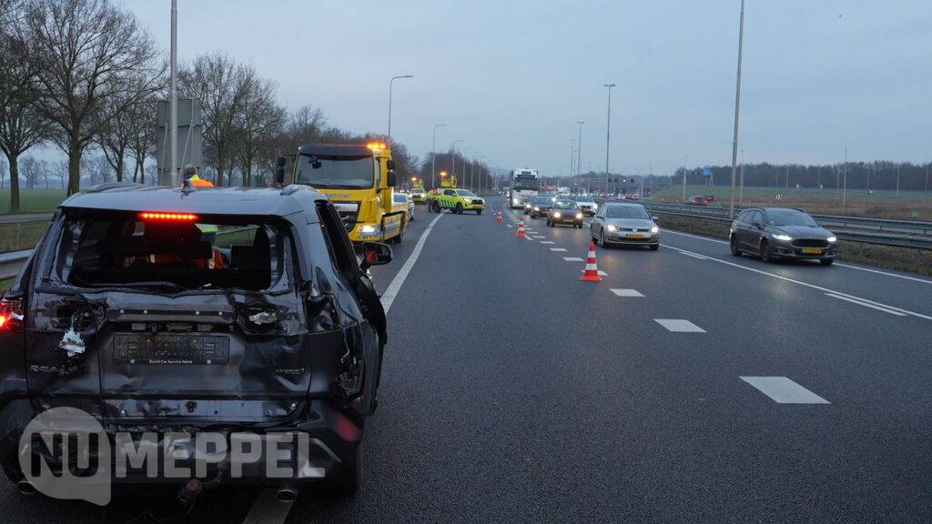 Ongeval met auto en twee vrachtwagens op A28 bij knooppunt Lankhorst - Numeppel