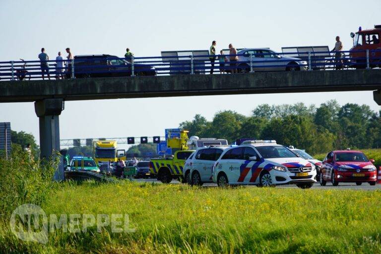Update: Vijf gewonden door ernstig ongeval op A28 bij Rouveen, auto raakt te water - Numeppel