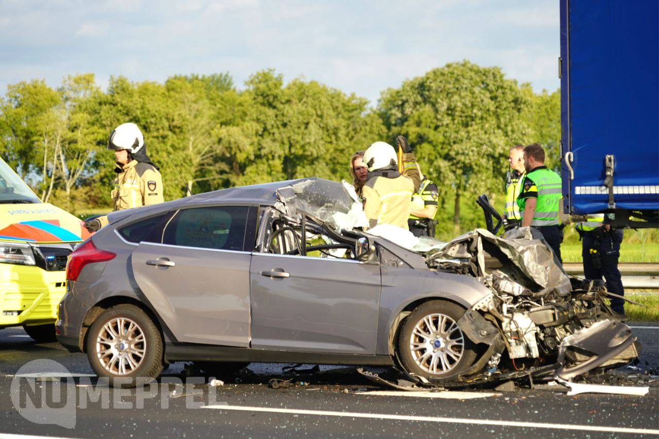 Ernstig ongeval op A28 bij Veeningen: één dode en één zwaargewonde - Numeppel
