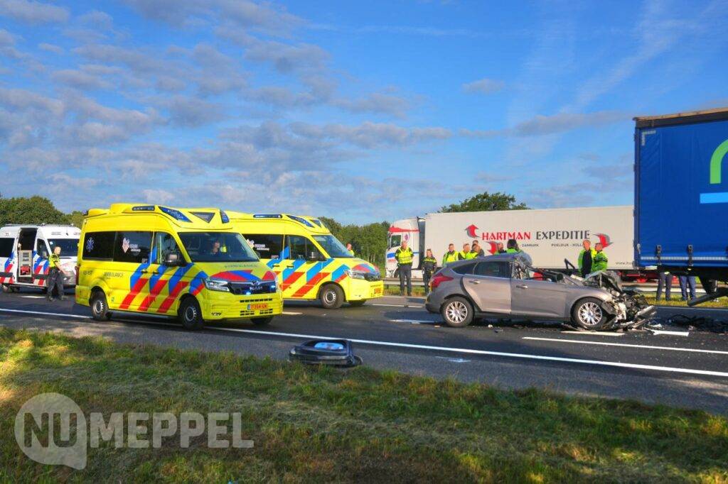 Ernstig ongeval op A28 bij Veeningen: één dode en één zwaargewonde - Numeppel