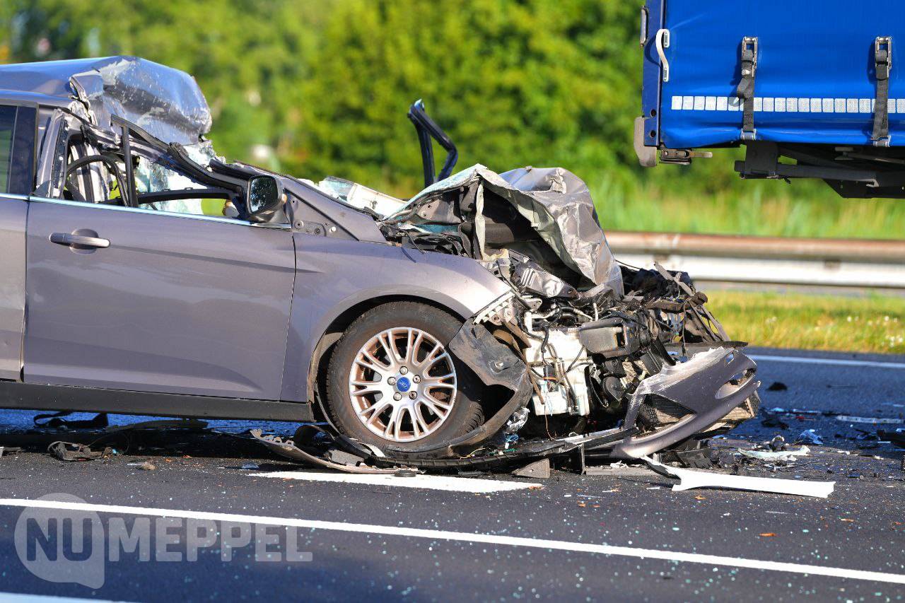 Ernstig ongeval op A28 bij Veeningen: één dode en één zwaargewonde - Numeppel