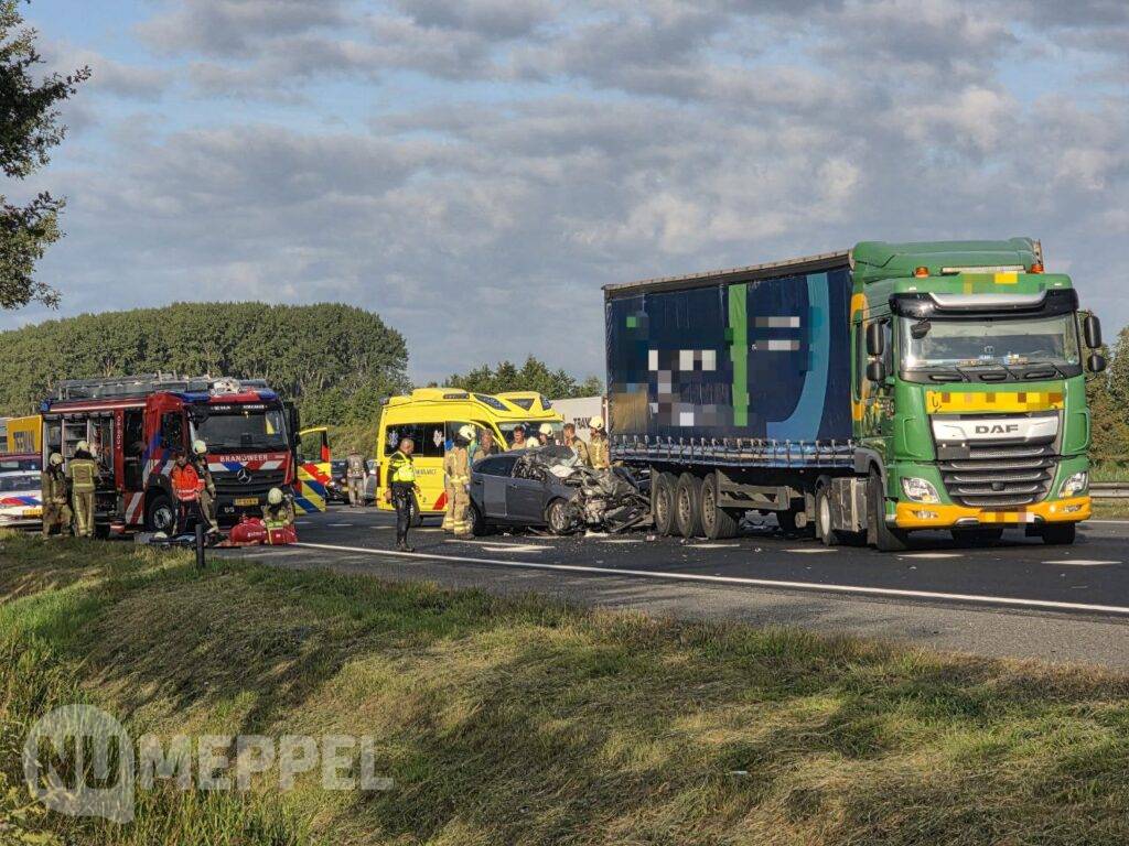 Ernstig ongeval op A28 bij Veeningen: één dode en één zwaargewonde - Numeppel