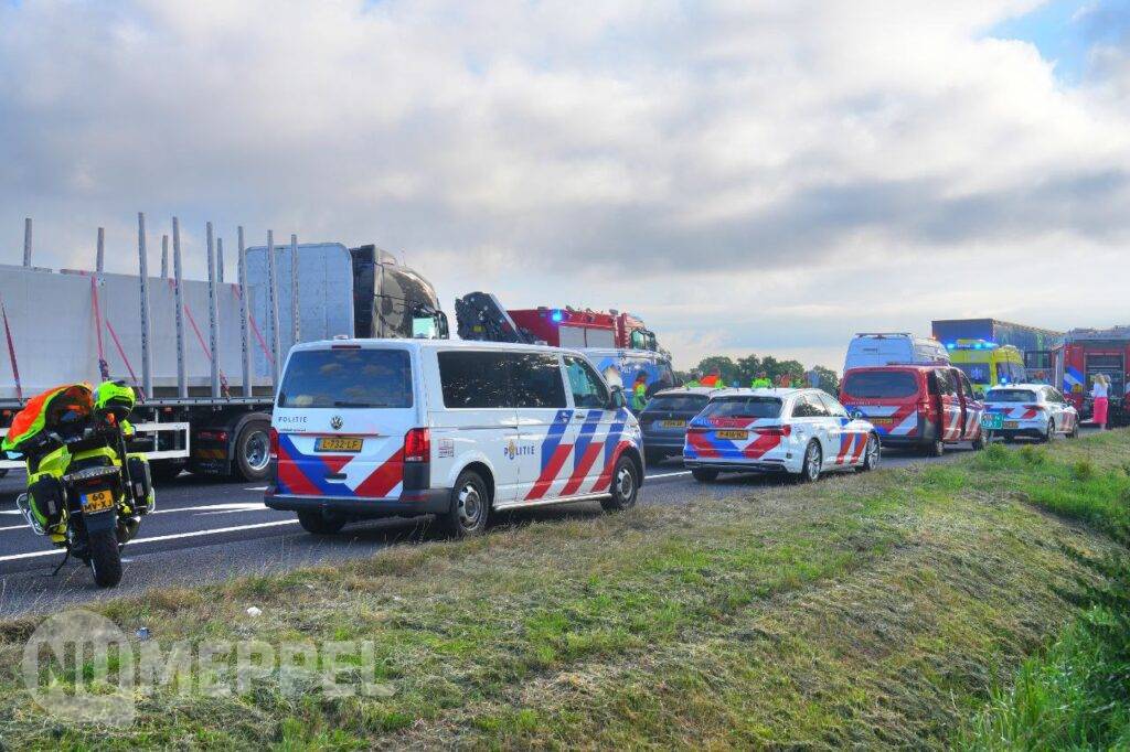 Ernstig ongeval op A28 bij Veeningen: één dode en één zwaargewonde - Numeppel